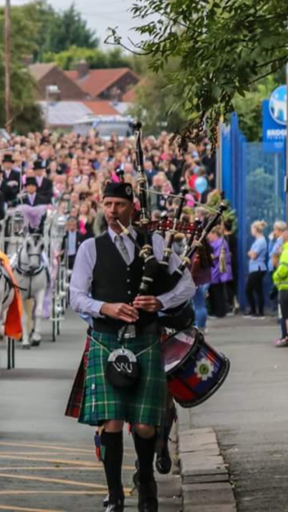 Steve Plumb - Cheshire Based Scottish Bagpiper For Hire